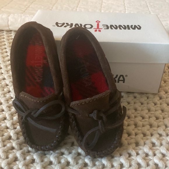 Minnetonka | Shoes | Minnetonka Boys Moc Slipper | Poshmark